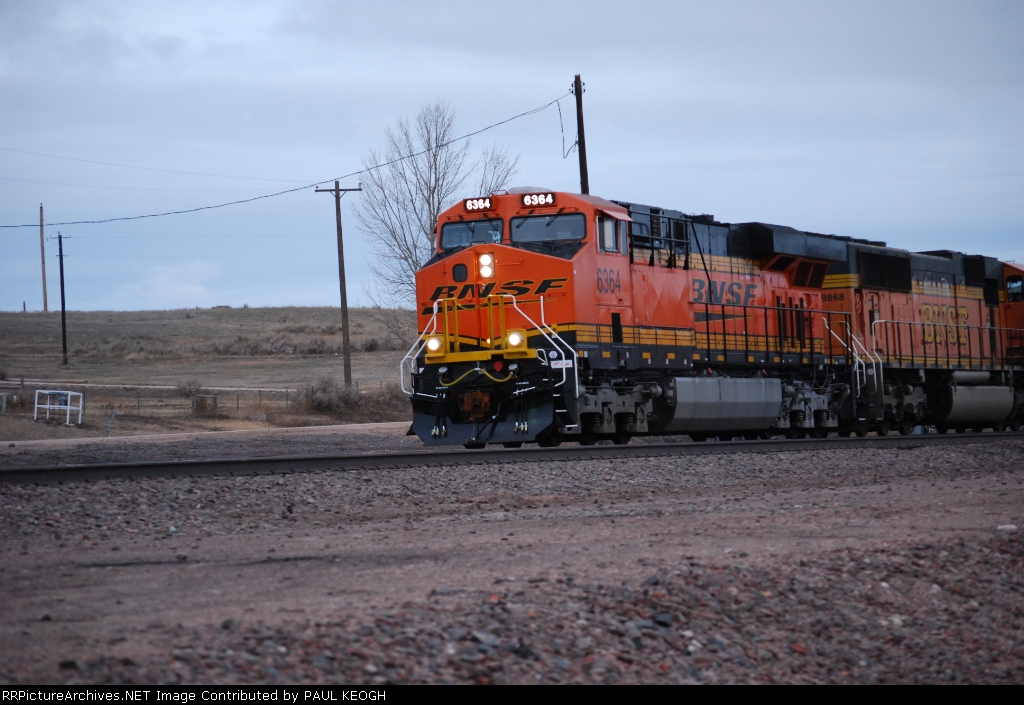 BNSF 6364 rounds the Y and starts to pull the grade towards the Caballa and Bell Ayr Mines south ...